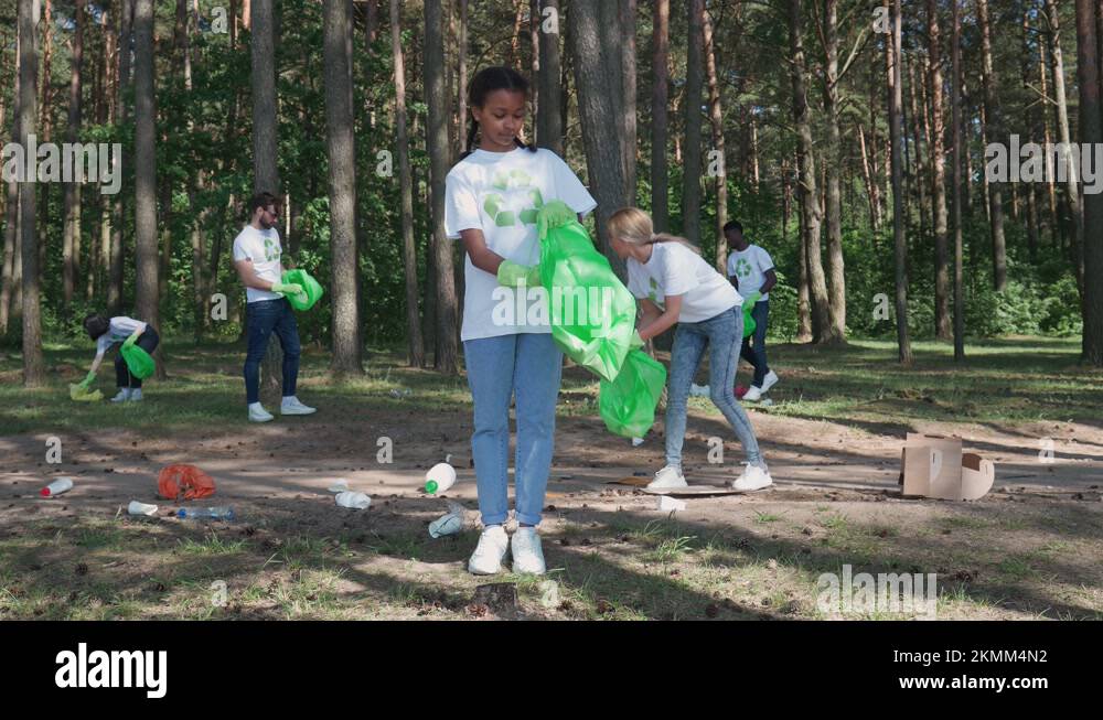 Eco-activists clean up garbage in the forest, fight against plastic ...