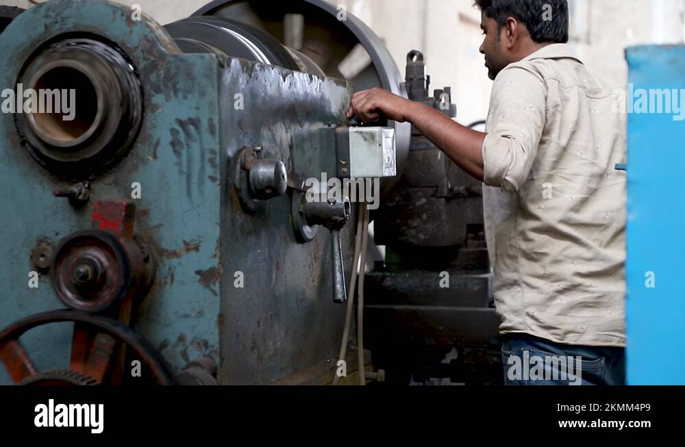 Man working on lathe Stock Videos & Footage - HD and 4K Video Clips - Alamy
