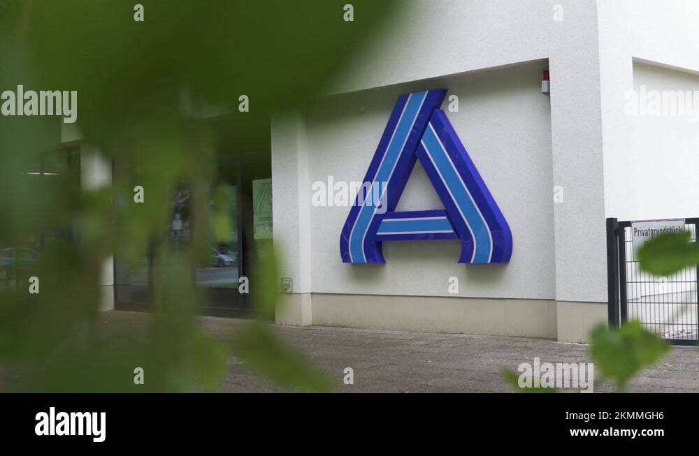 Aldi sign Stock Videos & Footage - HD and 4K Video Clips - Alamy