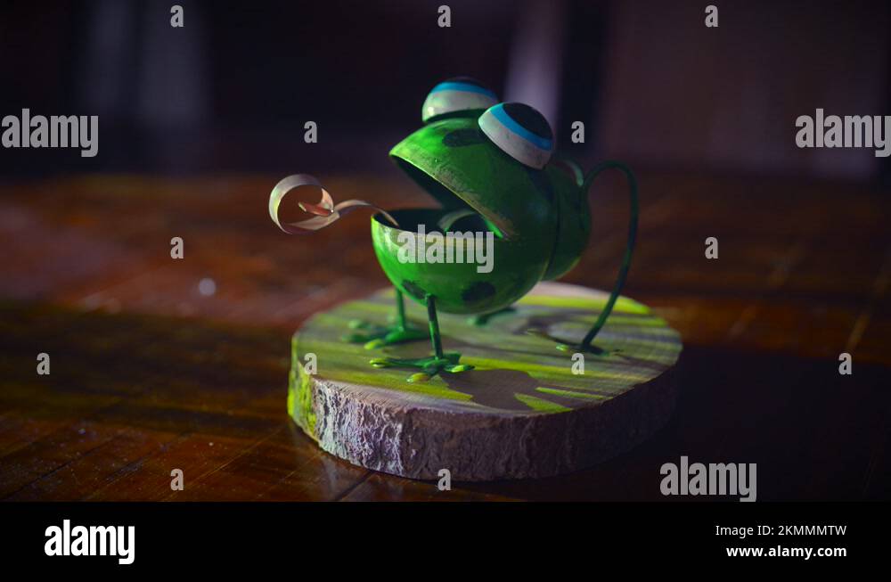 Metal frog Stock Videos & Footage - HD and 4K Video Clips - Alamy