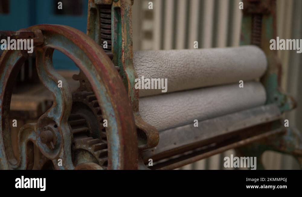 Mangle machine Stock Videos & Footage - HD and 4K Video Clips - Alamy