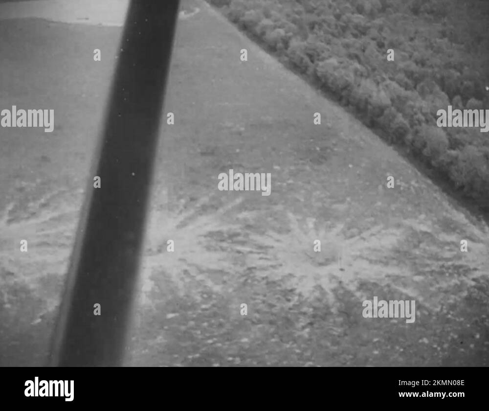 Wwii plane overhead Stock Videos & Footage - HD and 4K Video Clips - Alamy