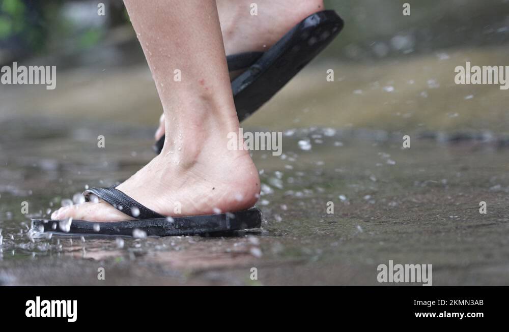 Wet feet flipflops Stock Videos & Footage - HD and 4K Video Clips - Alamy