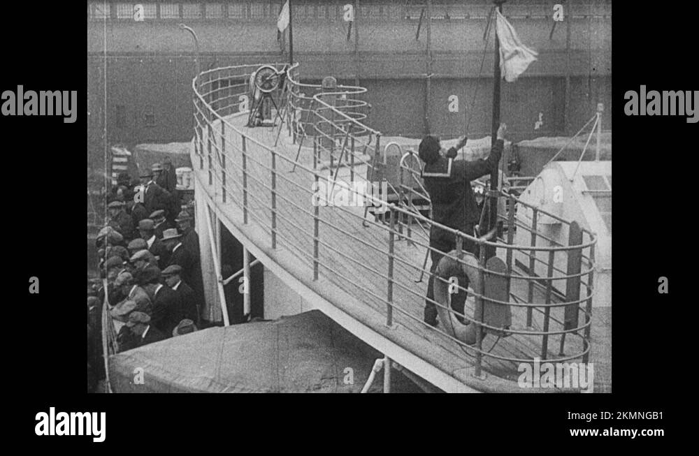 Raises flag Stock Videos & Footage - HD and 4K Video Clips - Alamy