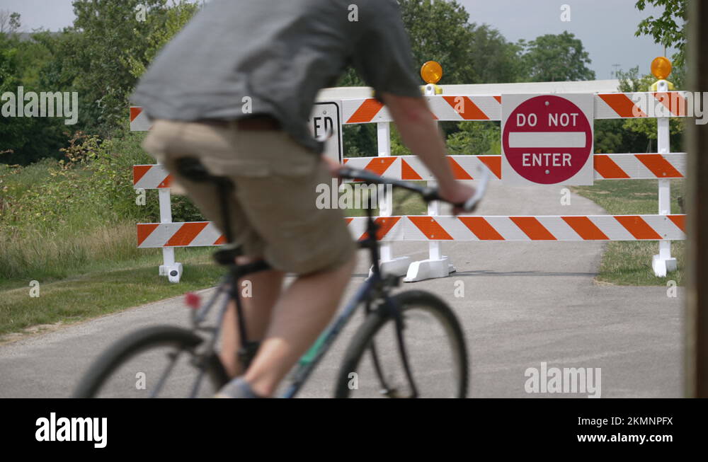 Do not enter sign trail closed sign Stock Videos & Footage - HD and 4K ...
