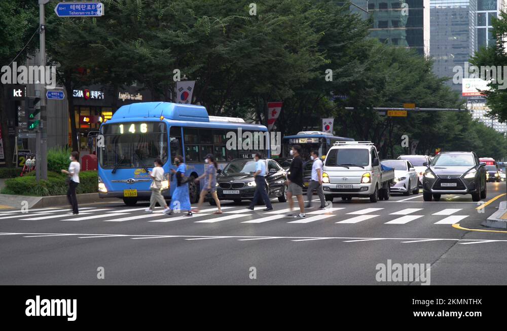 Urban streetscape people crossing Stock Videos & Footage - HD and 4K ...