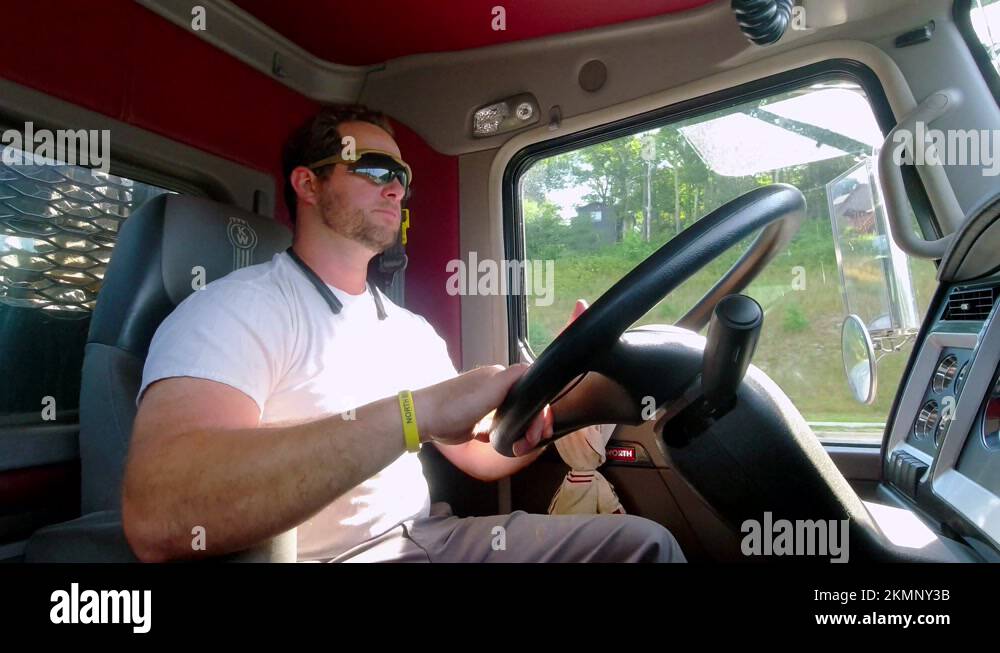 Tractor trailer rig Stock Videos & Footage - HD and 4K Video Clips - Alamy