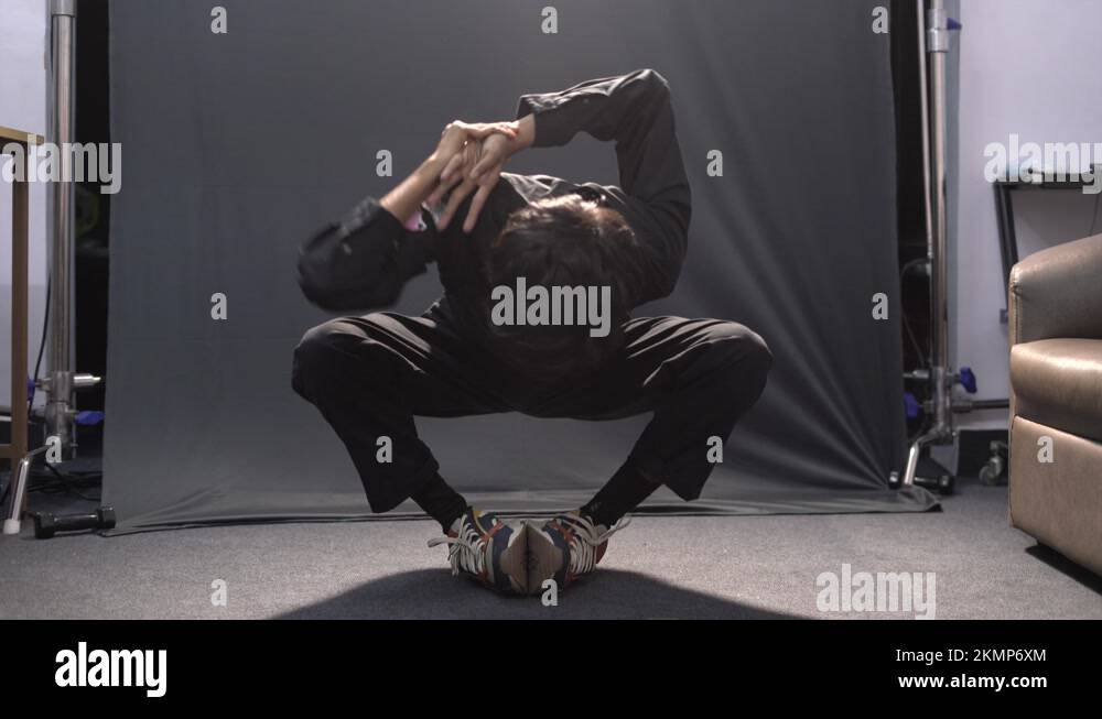 Brake dance Stock Videos & Footage - HD and 4K Video Clips - Alamy