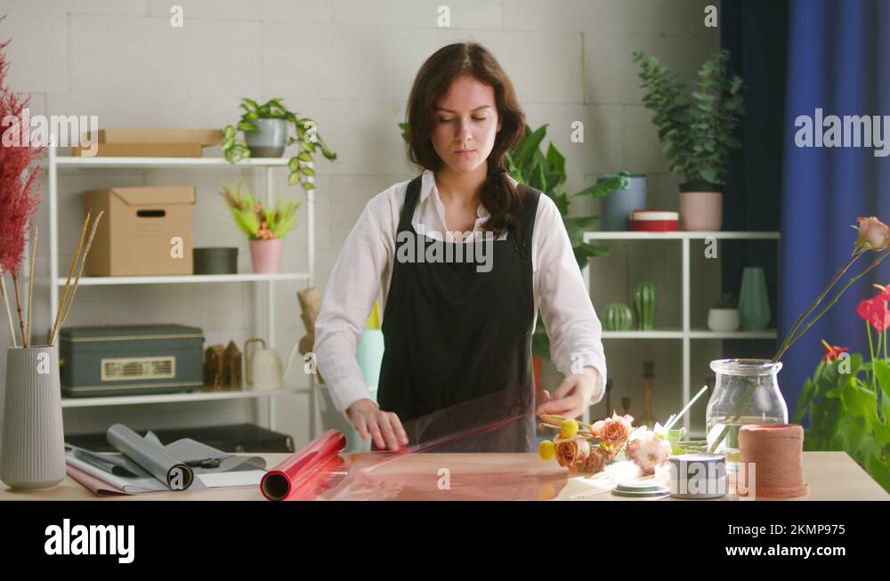 Wrapping workplace Stock Videos & Footage - HD and 4K Video Clips - Alamy