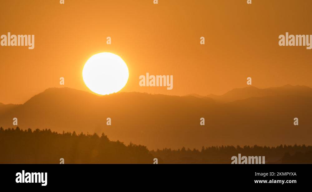 Big sun setting Stock Videos & Footage - HD and 4K Video Clips - Alamy