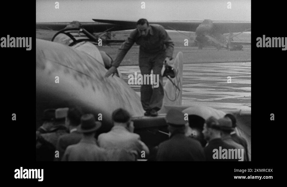 Pilot stands Stock Videos & Footage - HD and 4K Video Clips - Alamy