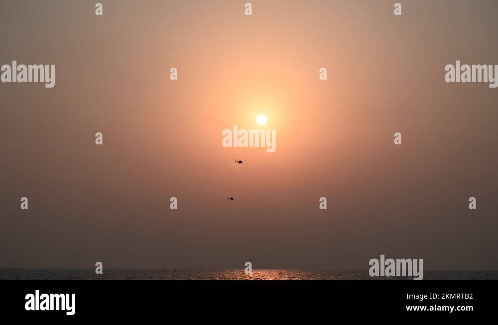Helicopters flying over Dubai's Plam Jumeriah, Helicopter Tour Dubai ...