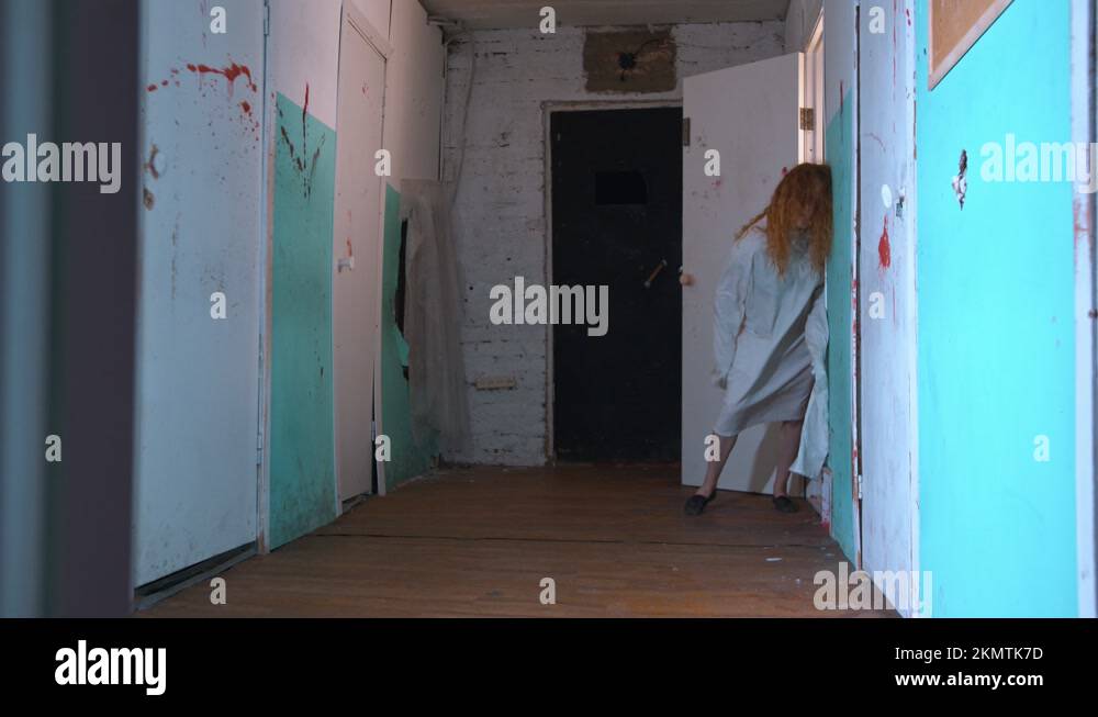 Horror acting - a woman in a straitjacket broke out of the room in ...