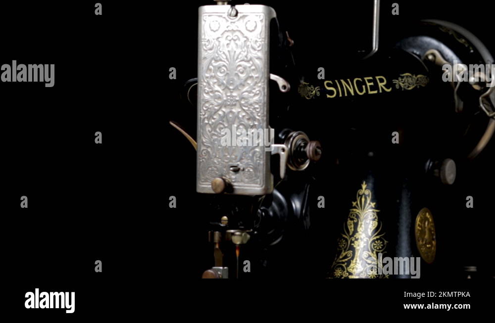 Singer sewing machine 99k portable model. Classic old school sewing ...