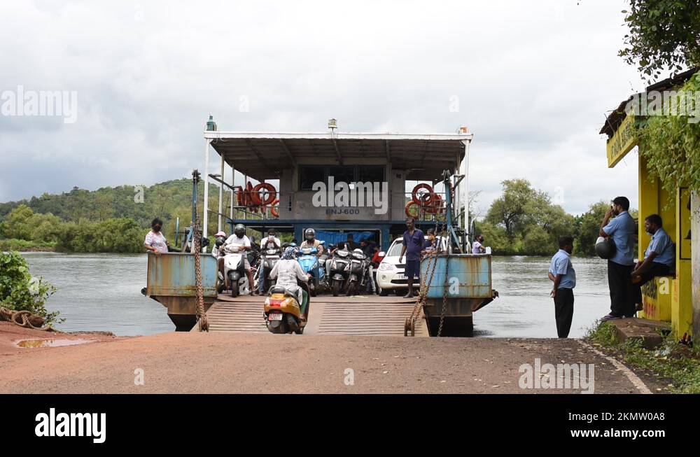 Locals onboarding the ferry boat on foot and on their vehicles Stock ...