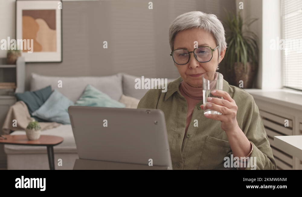 Granny computer Stock Videos & Footage - HD and 4K Video Clips - Alamy