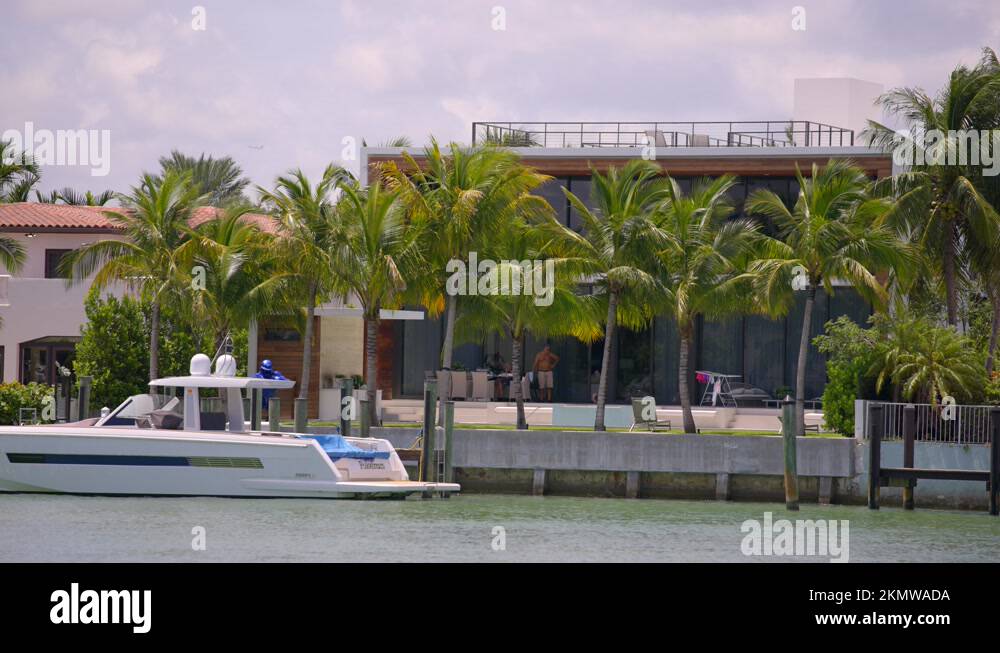 Rich people of miami Stock Videos & Footage - HD and 4K Video Clips - Alamy