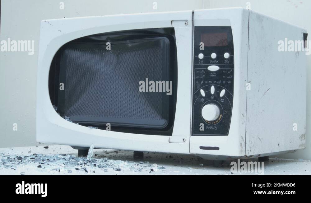 Microwave oven old Stock Videos & Footage - HD and 4K Video Clips - Alamy