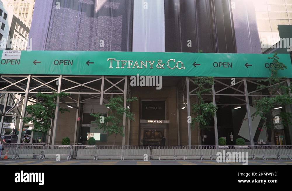 Tiffany co shop store logo Stock Videos & Footage - HD and 4K Video ...