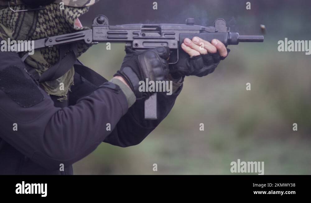 Uzi machine gun Stock Videos & Footage - HD and 4K Video Clips - Alamy