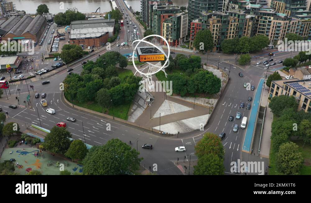 Road traffic on Wandsworth Roundabout, advertising screens inside ...