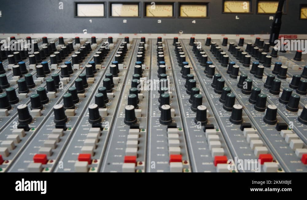 Vintage audio knobs Stock Videos & Footage - HD and 4K Video Clips - Alamy