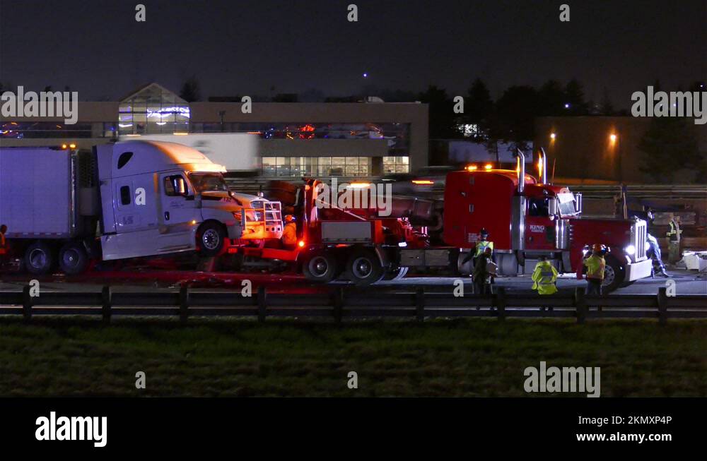 Tow truck night road Stock Videos & Footage - HD and 4K Video Clips - Alamy
