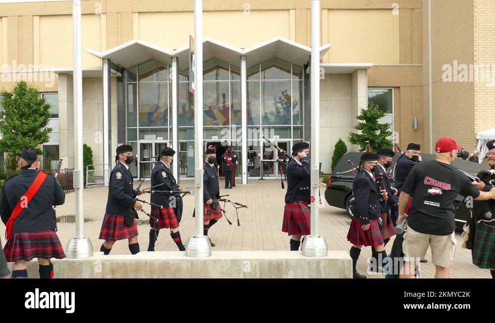 Members Of Toronto Police Pipe Band In Uniform During Military Funeral ...