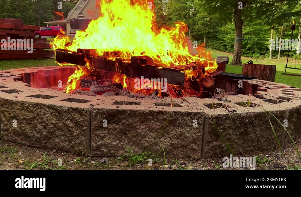 Pallet bonfire Stock Videos & Footage - HD and 4K Video Clips - Alamy