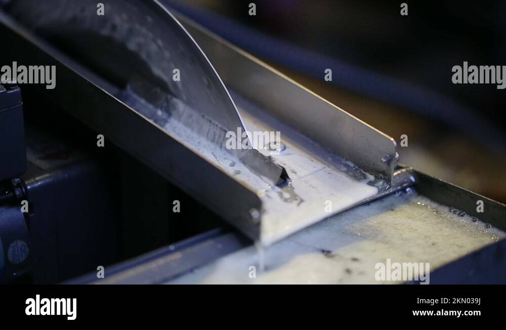 disk type oil skimmer for liquid flood coolant in modern cnc milling ...