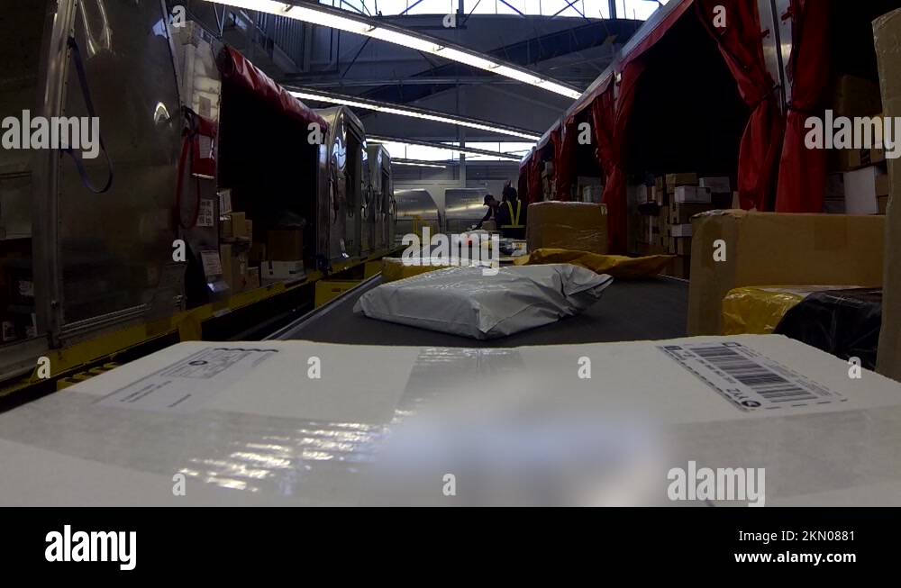 Cargo packages Stock Videos & Footage - HD and 4K Video Clips - Alamy
