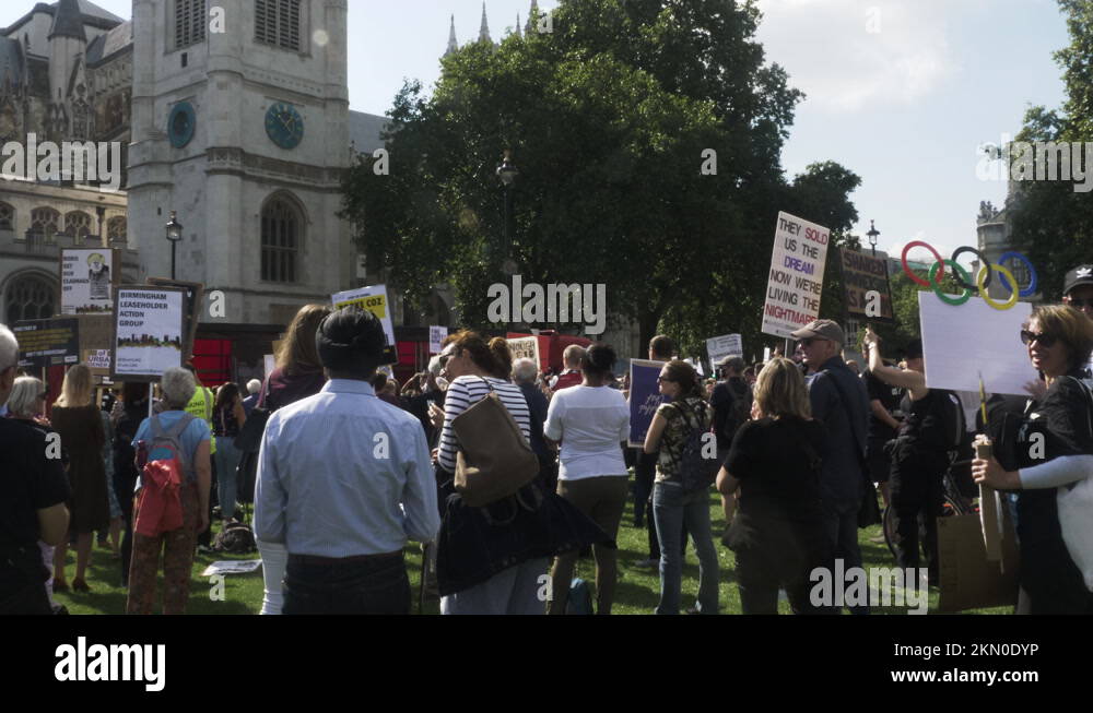 Clapping crowds Stock Videos & Footage - HD and 4K Video Clips - Alamy