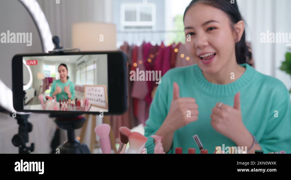 Youtuber review viral product in reel tiktok female beauty vlogger ...