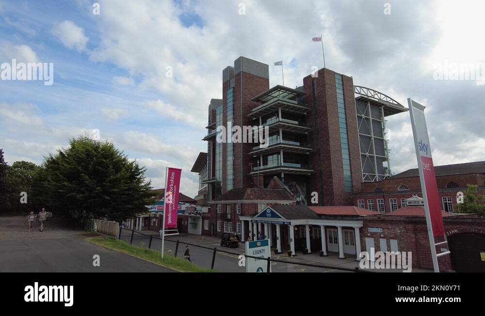 Aintree racecourse Stock Videos & Footage - HD and 4K Video Clips - Alamy