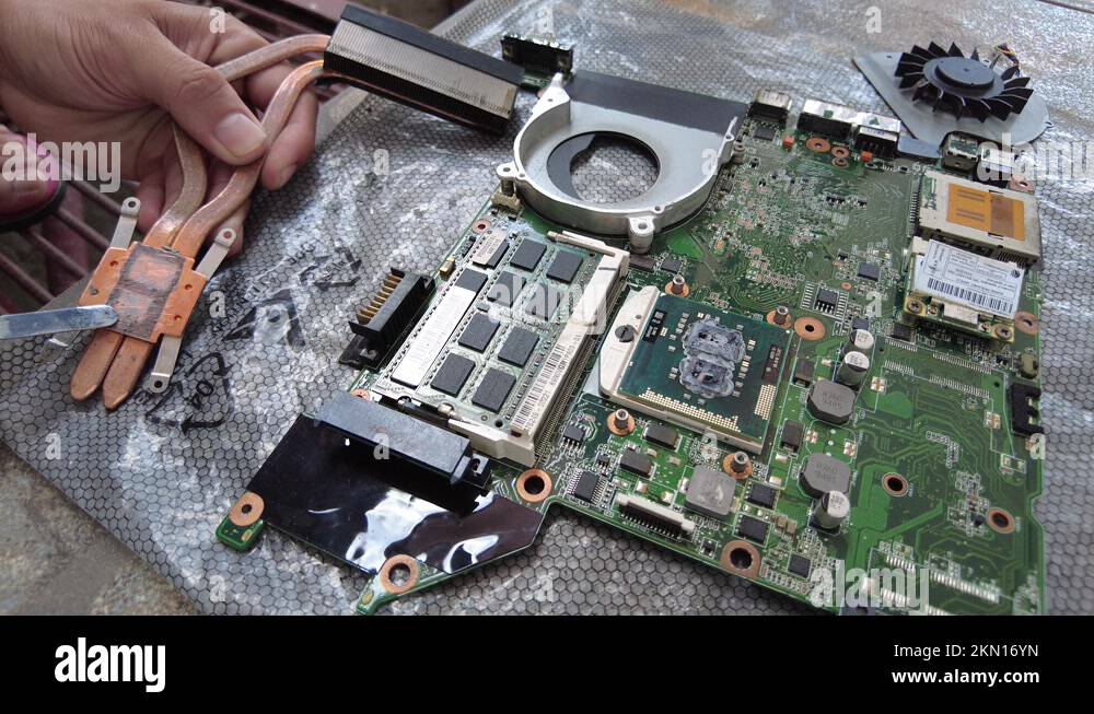 Replacing the thermal paste of an old laptop motherboard by scraping it ...