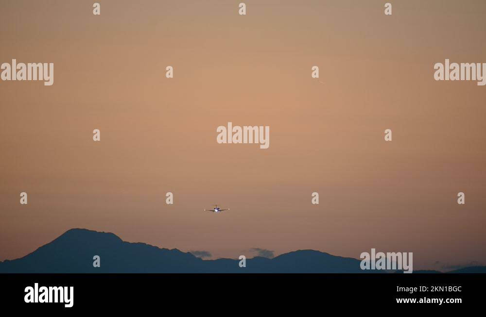 Luxury private jet Stock Videos & Footage - HD and 4K Video Clips - Alamy