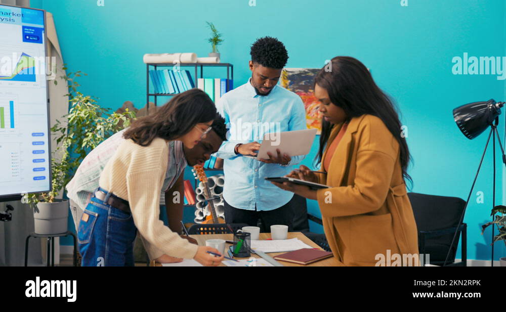 Lead a meeting black Stock Videos & Footage - HD and 4K Video Clips - Alamy