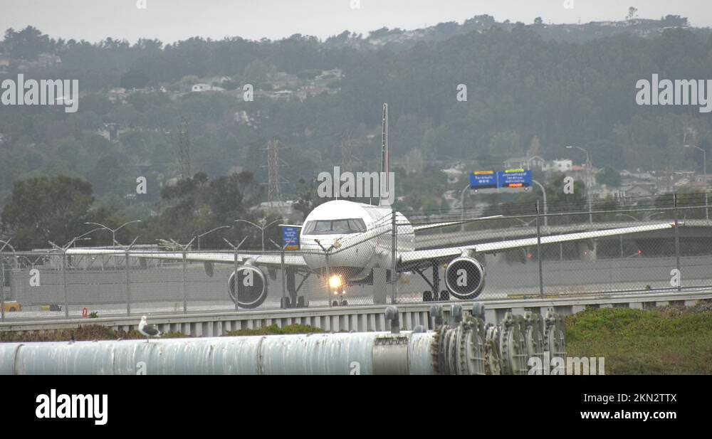 Airbus a321 wing Stock Videos & Footage - HD and 4K Video Clips - Alamy