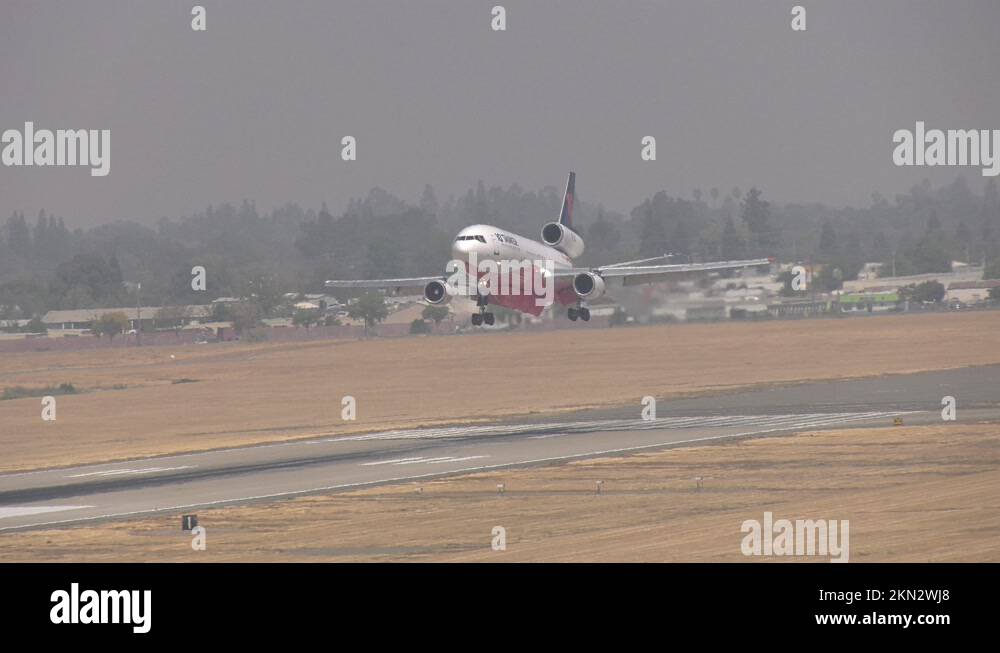 Airplane fight Stock Videos & Footage - HD and 4K Video Clips - Alamy
