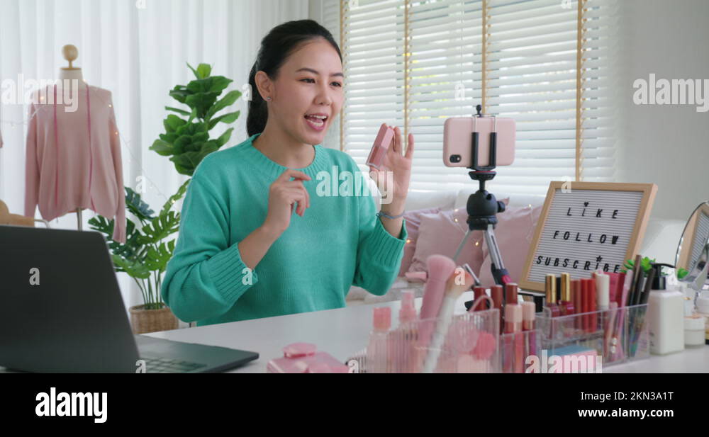 Youtuber review viral product in reel tiktok female beauty vlogger ...