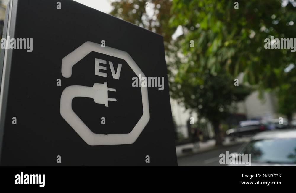 Charge point sign Stock Videos & Footage - HD and 4K Video Clips - Alamy