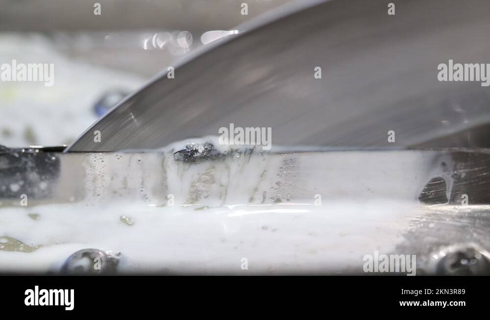 disk type oil skimmer for liquid flood coolant in modern cnc milling ...