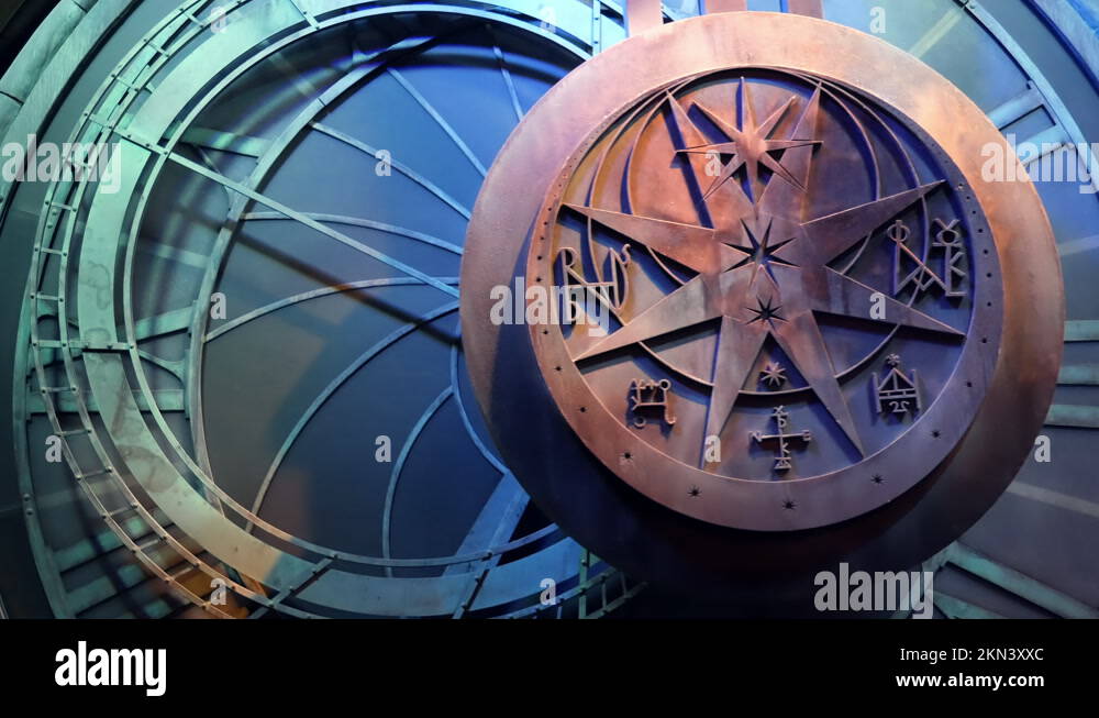 Giant pendulum clock Stock Videos & Footage - HD and 4K Video Clips - Alamy