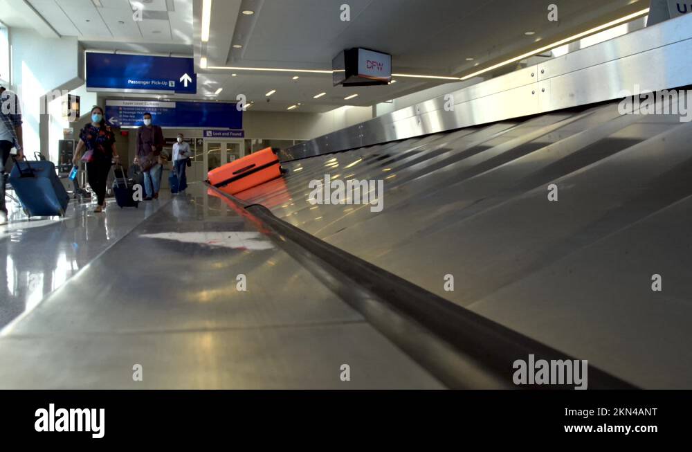 Baggage claim area Stock Videos & Footage - HD and 4K Video Clips - Alamy