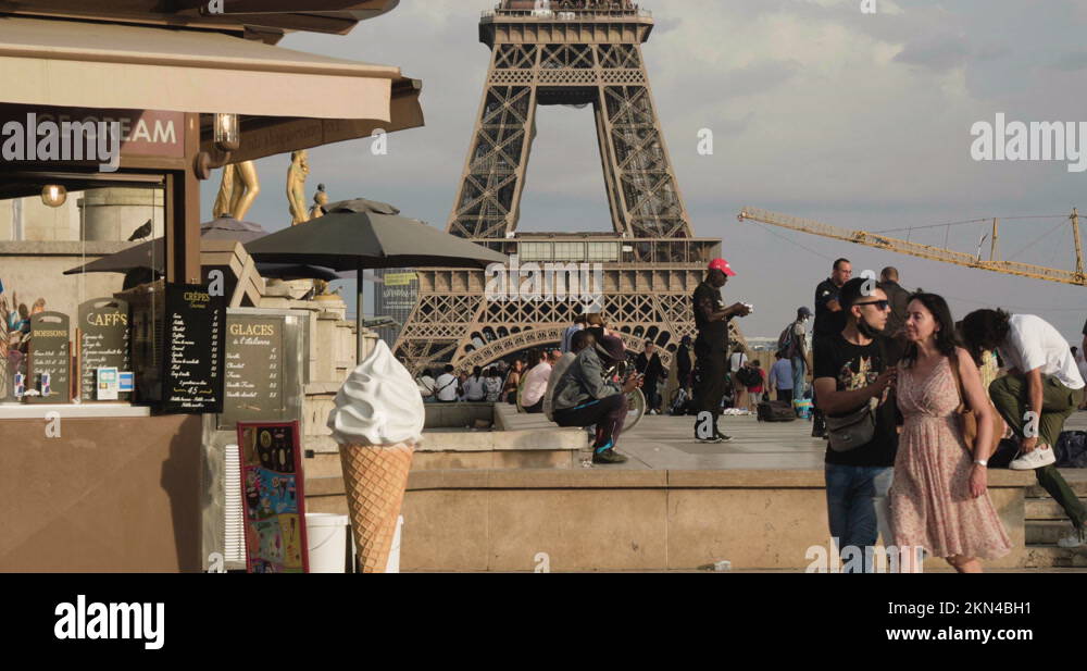 Ice Cream Store And Crowd Of People At Place du Trocadero In Paris ...