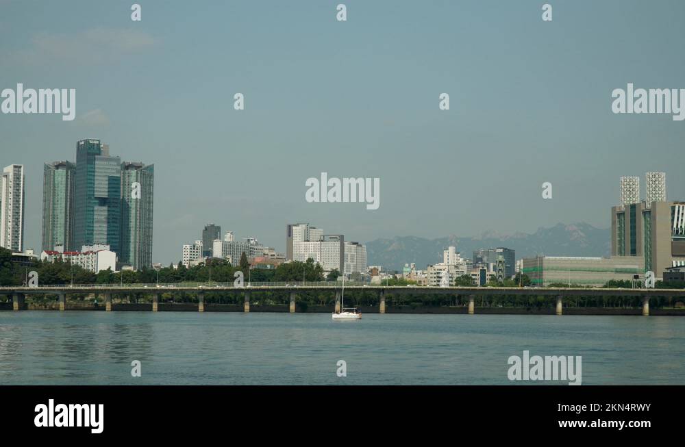 Hangang River with Day Traffic on Gangbyeon Expressway Road and Mapo-gu ...