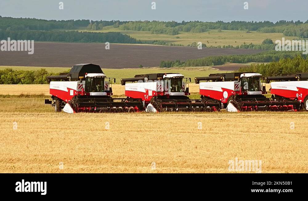 Combines harvesting field Stock Videos & Footage - HD and 4K Video ...
