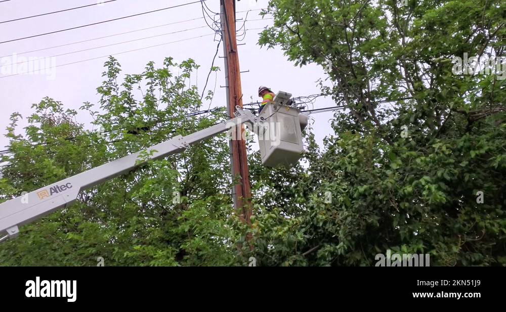 Electrical electric cherry picker Stock Videos & Footage - HD and 4K ...