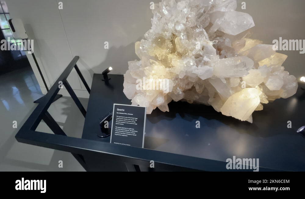 The gem cluster Stock Videos & Footage - HD and 4K Video Clips - Alamy