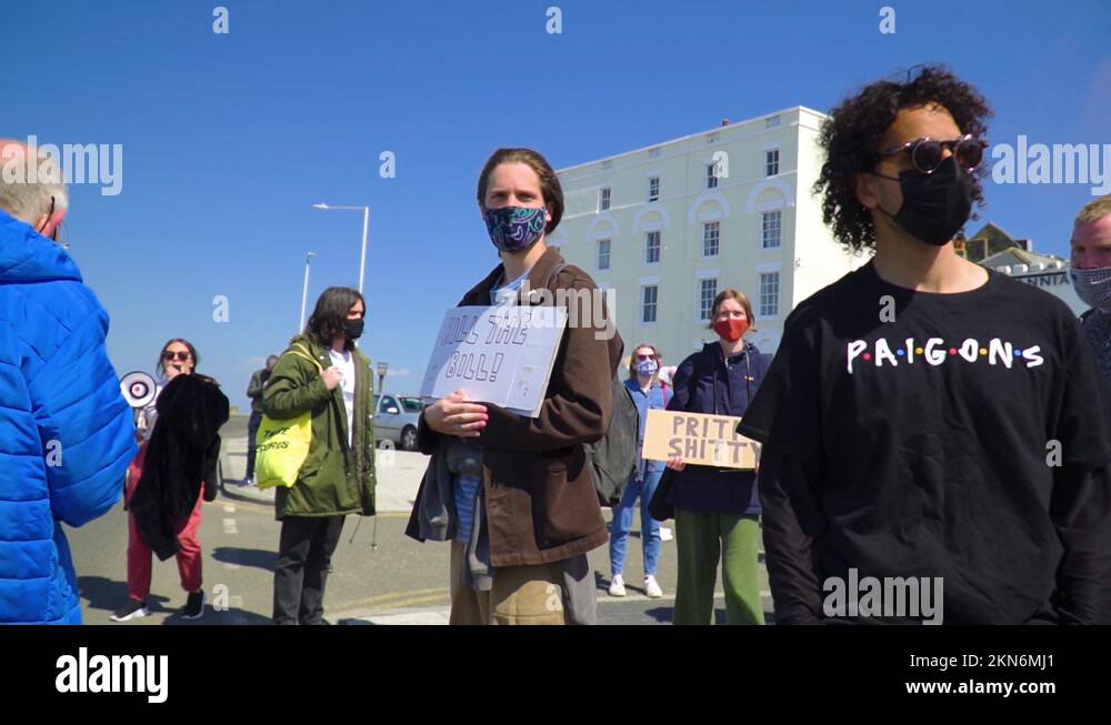 Standing crowd man behind Stock Videos & Footage - HD and 4K Video ...